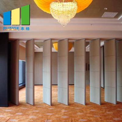 China Folding Soundproof Partition Wall 65-100mm Thick Track Roller System UK Meeting Room for sale