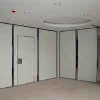 China Wood Grain Finished Movable Wall Partition 85mm Thickness Soundproof Banquet Room for sale