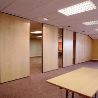 China Aluminum Acoustic Folding Partitions Walls Movable Door 65mm Thickness for Meeting Room for sale