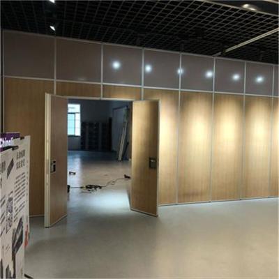 China Aluminum Lightweight Acoustic Sliding Folding Partition Walls 65mm 100mm for Restaurant for sale