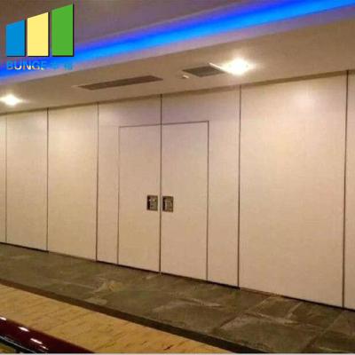 China Acoustic Mosque Room Dividers Removable Wooden Doors Operable Soundproof Wall Partition 65mm Thickness for sale