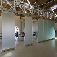 China Frameless Glass Movable Partition Wall Top Hung Sliding System 12mm Tempered Glass 3000mm Height for sale