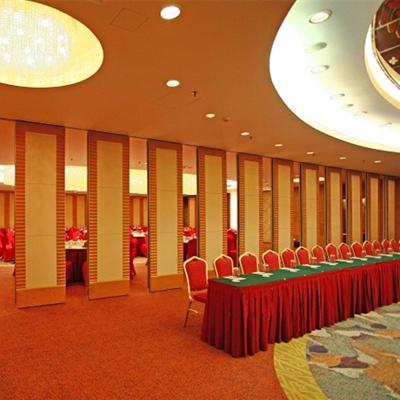 China Movable Partition Wall 65mm Aluminum Track Soundproof Wooden Divider for Banquet for sale