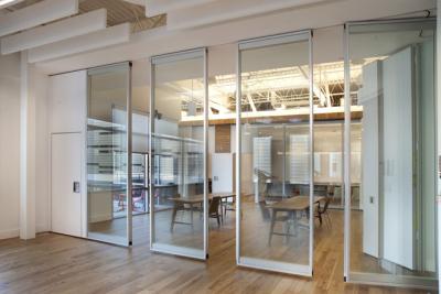 China Transparent Glass Tempered Movable Partition Walls / Folding Glass Divider for sale