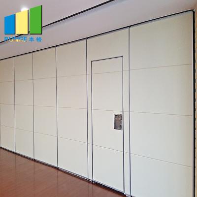 China Soundproof Sliding Door Operable Acoustic Foldable Partition Moveable Walls 15m High Rw 53 dB for sale