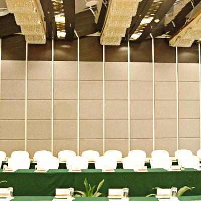 China Movable Acoustic Partition Wall 65mm Fireproof Fabric Finish Removable Hotel Room Divider for sale