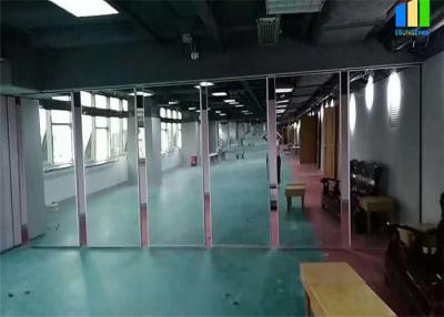 China Mirror Surface Soundproof Movable Panel Folding Partition Wall For Gym Dance Room for sale