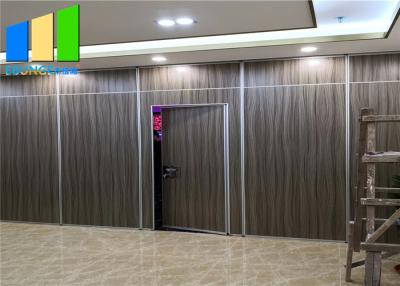 China Collapsible Acoustic Operable Wall Panel 65mm Folding Conference Room Partition for sale