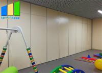 China Laminate Veneer Folding Movable Sound Proof High Partition Walls 80mm Thk 38dB for sale