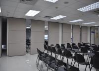 China Hanging Sliding Door Partition Wall System 500-1230mm Width 32-38dB Soundproof for Meeting Rooms for sale