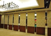China Aluminum Frame Manual Operable Partition Wall 500-1230mm Panel Width for Exhibition Halls for sale