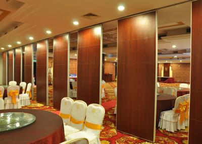 China Aluminium Movable Partition Folding Acoustic Room Divider Soundproof Wall 6000mm Height for sale