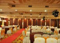 China Multi-Purpose Room Folding Movable Sound Proof Partitions 80mm Panel for sale