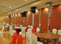 China Folding Partition Walls , Office  Aluminum Sliding Doors , Aluminium Ceiling Track for sale