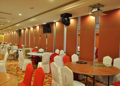 China Folding Partition Walls , Office  Aluminum Sliding Doors , Aluminium Ceiling Track for sale
