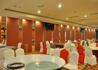 China Aluminum Sliding Glass Door Partition 2000-6000mm Height 36-42db Soundproof for Hotel Stadium for sale