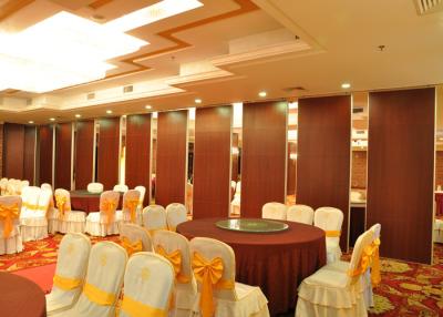 China Fabric Sliding Folding Doors Hanging Office Partition System For Meeting Room for sale