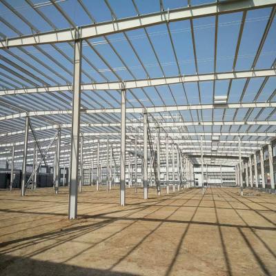 China Prefab Steel Frame Building with 30m+ Clear Span, Fire Resistant ≥2 Hours and High Weather Resistance for Industrial Use for sale