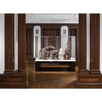 China SS Glass Museum Display Case for sale