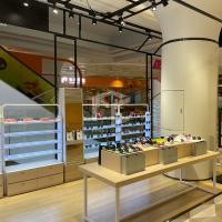 China 3mm Thick Wood Optical Shop Display Cabinets Showroom Luxury Style for sale