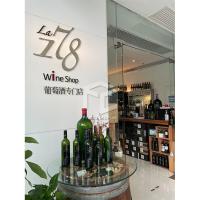 China EPE Foam Packaging Wine Display Cabinet 16mm Thick Selectable MDF for sale