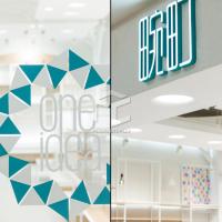 China Retail Magnificent Clothing Shop Display Furniture 2cm Thick MDF for sale