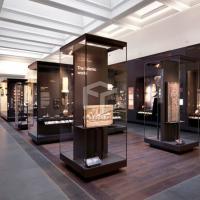 China 3D Rendering Design Museum Display Showcase T4 LED Museum Display Furniture for sale