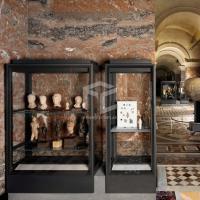 China 3D Rendering Design Museum Display Showcase T4 LED Museum Display Furniture for sale