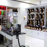 China 8mm Tempered Glass Wig Display Case With Adjustable Shelf for sale