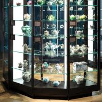 China T4 LED Museum Glass Display Case 10mm Thick High Ultra White Tempered Glass for sale