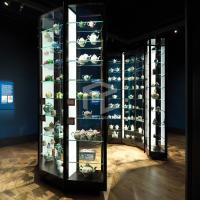 China T4 LED Museum Glass Display Case 10mm Thick High Ultra White Tempered Glass for sale