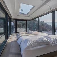 China Hotel Stay Modern Space Capsule House with Fluorocarbon Aviation Aluminum Alloy Shell for sale