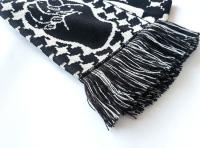 China 100% Acrylic Jacquard Scarf 140x20cm with Tassels Customizable for Sports for sale