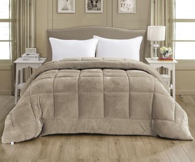 China Queen Fiber Quilts Hypoallergenic Lightweight Durable Bedding Ideal for All Season in Healthcare Hotels and Home Settings for sale