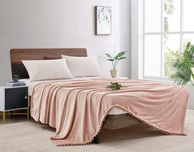 China Microfiber Solid Microfiber Comforter Providing All Season Warmth Level Perfect for Travel and Hotel Motel Bedding Needs for sale