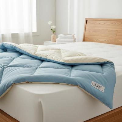 China Bicolor Comforter Fiber Quilts Hypoallergenic Soft Breathable Perfect for Hotels Hospitals and Residential Bedding Needs for sale