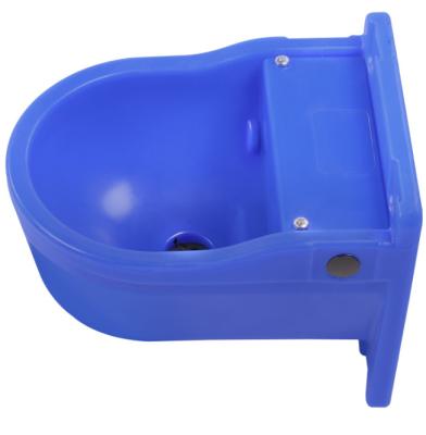China Durable PP Plastic Livestock Water Bowl with 4 L Capacity and Wall Mountable Design for Cattle, Horses, and Sheep for sale