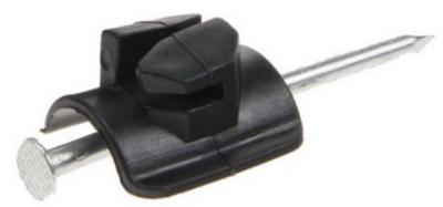 China Plastic Pp Big Nail Electric Fence Insulators 100mm Length Impact Resistant for sale