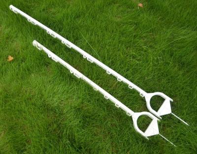 China PST012 63in Free Standing PP Electric Fence Posts Step-In Stirrup Tread UV-Treated White for sale