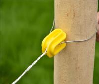 China Medium Duty Insulator INS074 33g White End Strain Electric Fence Insulators For Corner Post 6mm Wire for sale