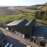 China Prefab Steel Structure Farm Shed for Goat Sheep Chicken House 50 Year Lifespan 70m Clear Span for sale