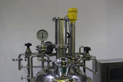 China Water Cooling Chemical Glass Reactor with Full Vacuum To 0.6 MPa Pressure Range and 50-800 Rotate Speed for sale