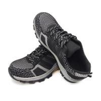 China Lightweight Comfortable Safety Shoes Anti Slip Knitting Upper Shoes Unisex for sale