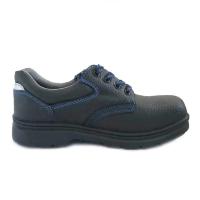 China Lightweight Slip Resistant Shoes Waterproof Rubber Safety Shoes For Autumn for sale