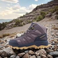 China Men's Lightweight Leather Boots Waterproof Stay Dry Comfortable On Hiking Trips for sale