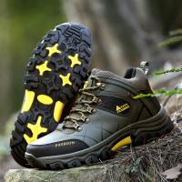 China Brown Desert Hiking Mountaineering Running Shoes In Genuine Leather For Men And Women for sale