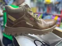 China Electrical Safety Shoes Work Boots with Anti-smashing Plastic Toe, Rubber Sole, and Microfiber Leather for Ultimate Protection for sale