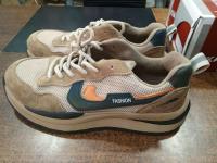 China Khaki Suede Industrial Safety Shoes with Anti-smashing Steel Toe and Bulletproof Kevlar Mid Sole for sale