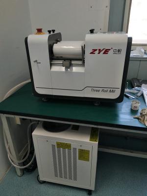 China 200mm Ceramic Three Roll Mill for High Viscosity Material Grinding 220V 2KW for sale