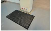 China Interlocking Drainage Rubber Door Mats Sheet For Kitchen Antislip for sale